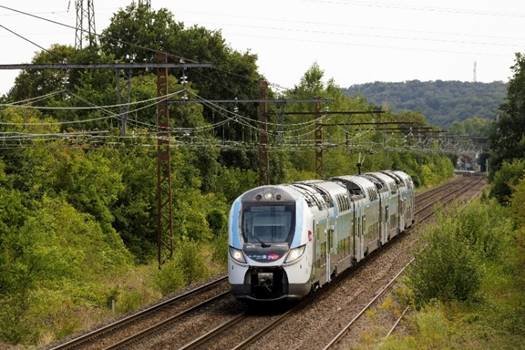 12 LOCOMOTIVES vendues aux enchères et 11 trains AGC cédés aux autres ...